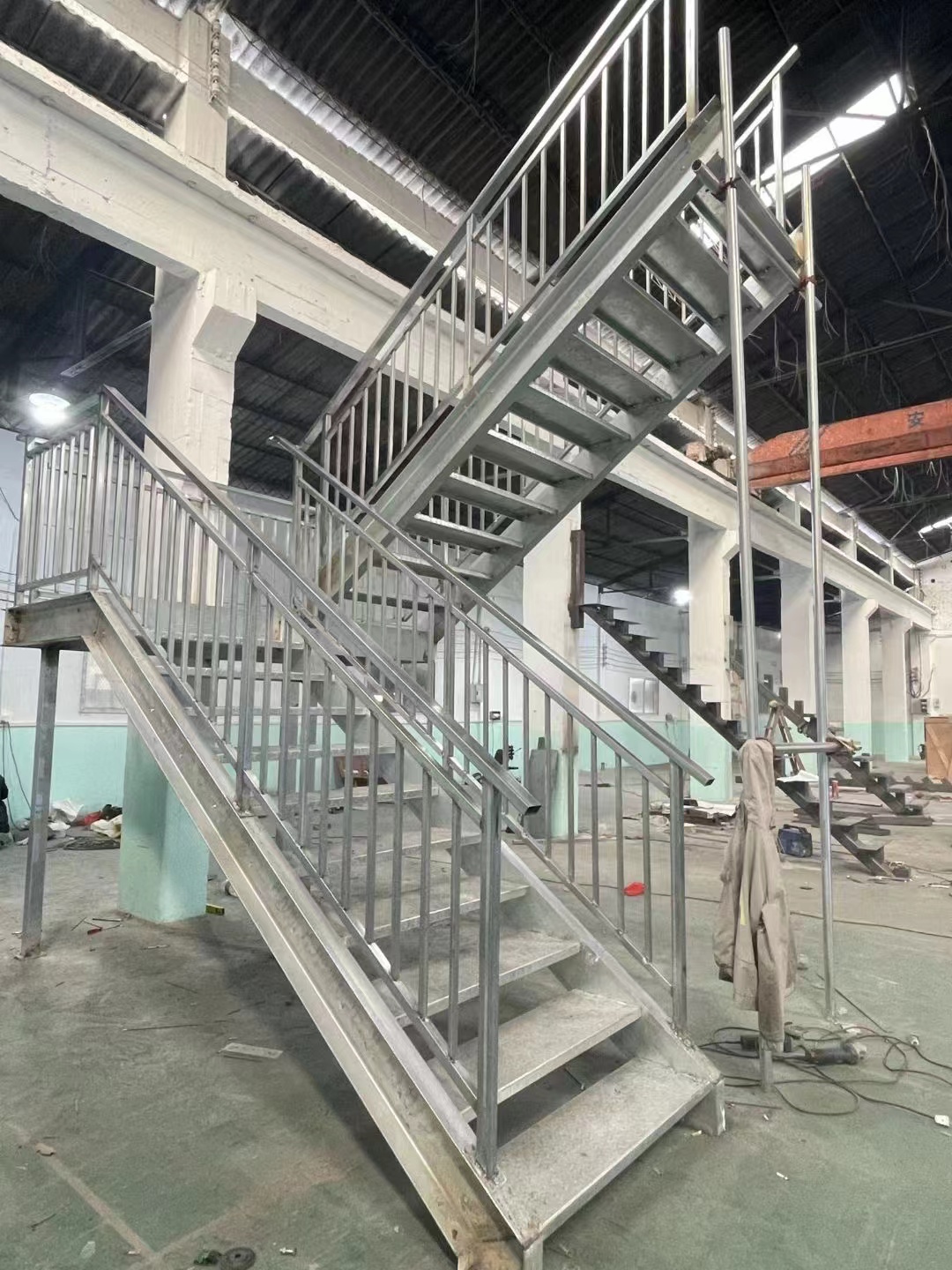 material contrast and maintenance for outdoor steel staircase