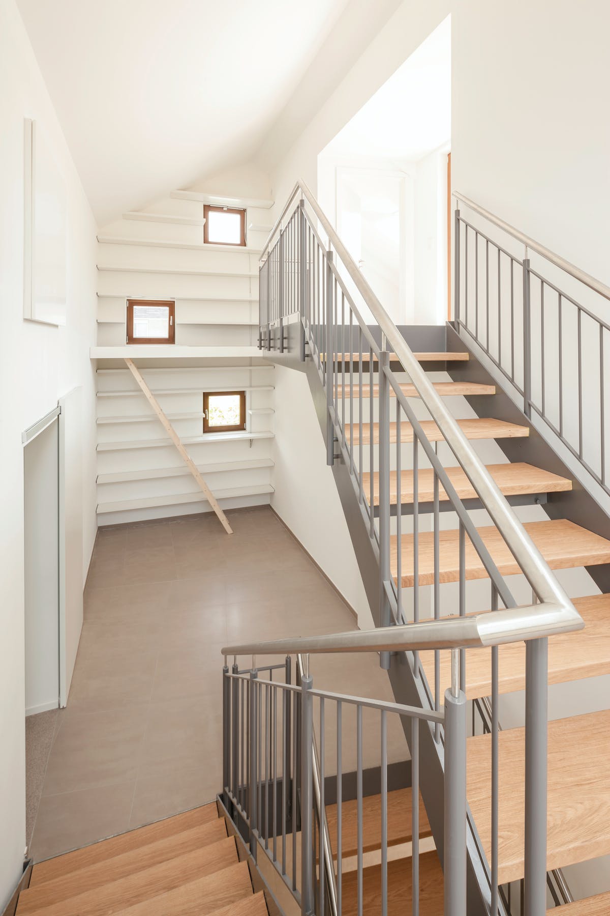 Double beam solid wood treads straight staircase with glass railings
