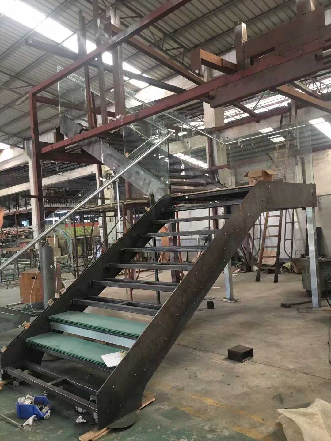 Laminated glass straight stairs treads with double plate beam