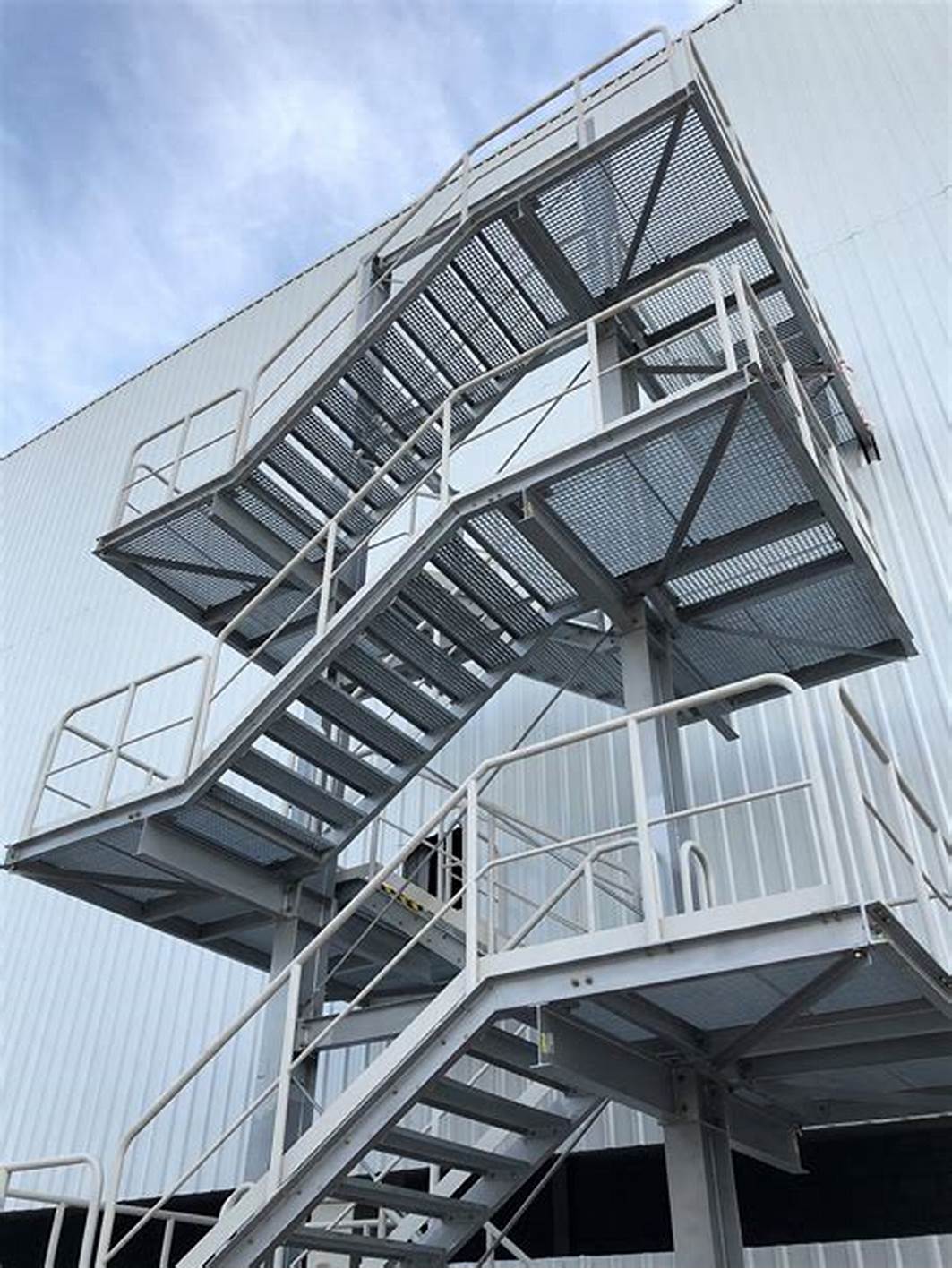 Precautions for installation of exterior carbon steel stairs